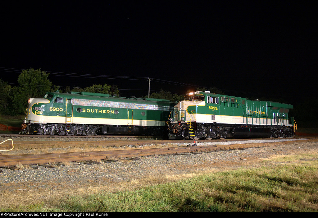 NS 8099, GE ES44AC, SOU 6900 E8A with NSRR Southern Heritage Unit